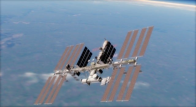 ISS Live Tracker: Track the International Space Station in Real Time - SpaceTracker